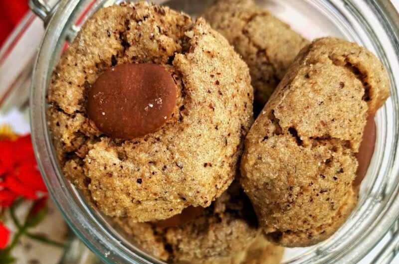 Hazelnut and Chocolate Amaretti - Mama Lola Cooks